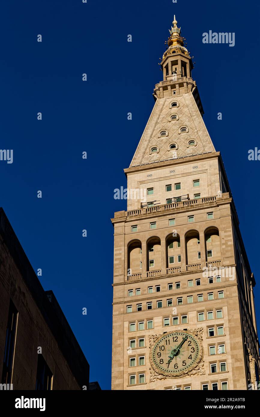 Metropolitan Life Insurance Company Tower in golden glow of dawn’s ...