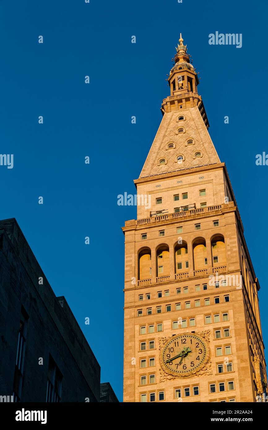 Metropolitan Life Insurance Company Tower in golden glow of dawn’s ...