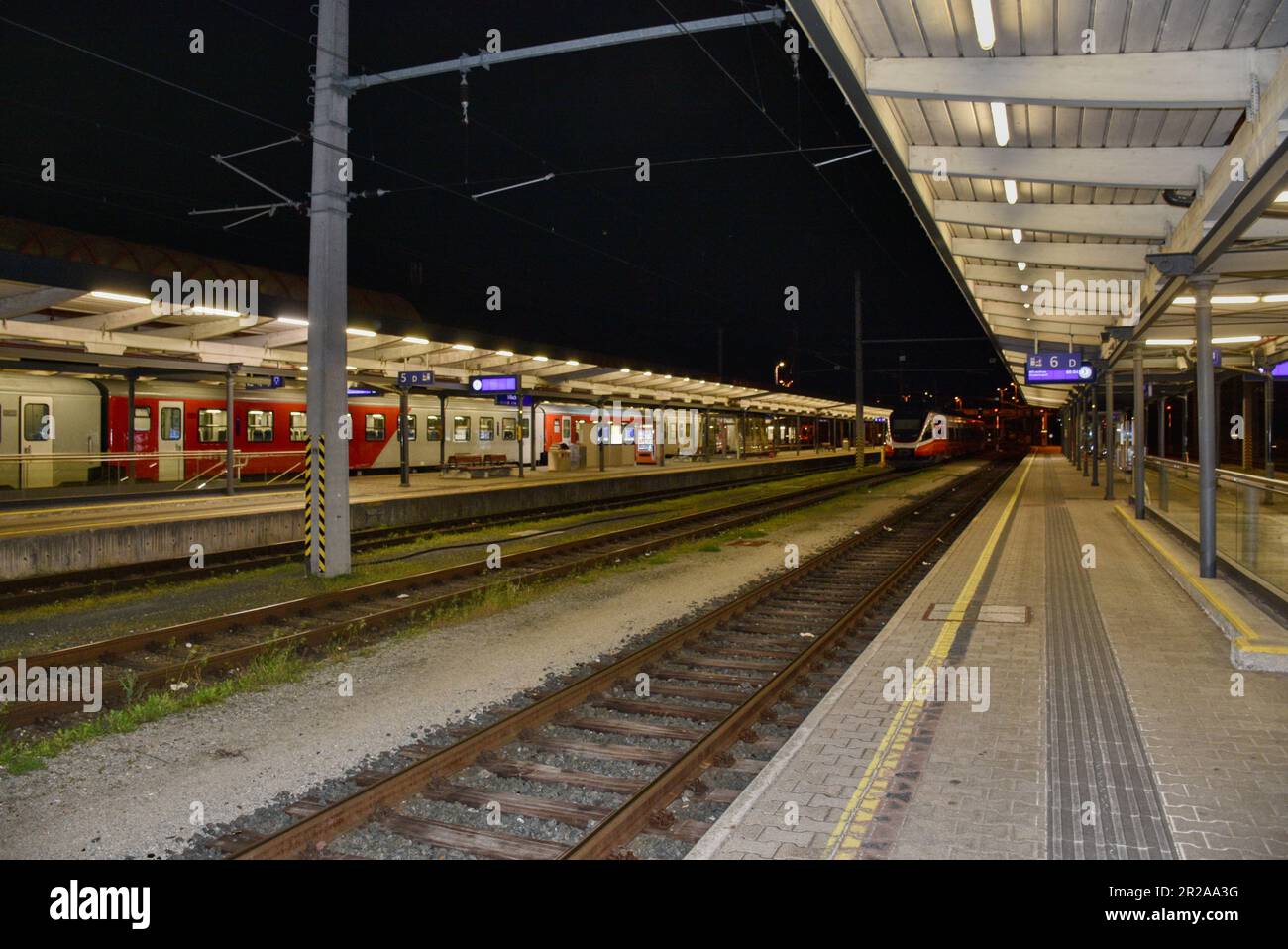 Villach, Bahnhof, Schild, Information, Stationsname, Orientierung ...