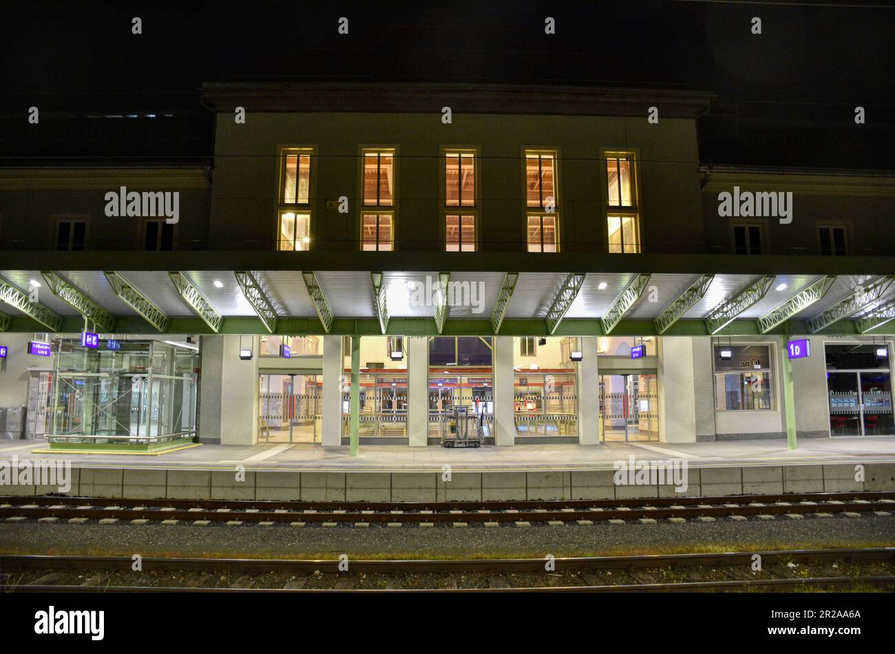 Villach, Bahnhof, Schild, Information, Stationsname, Orientierung ...