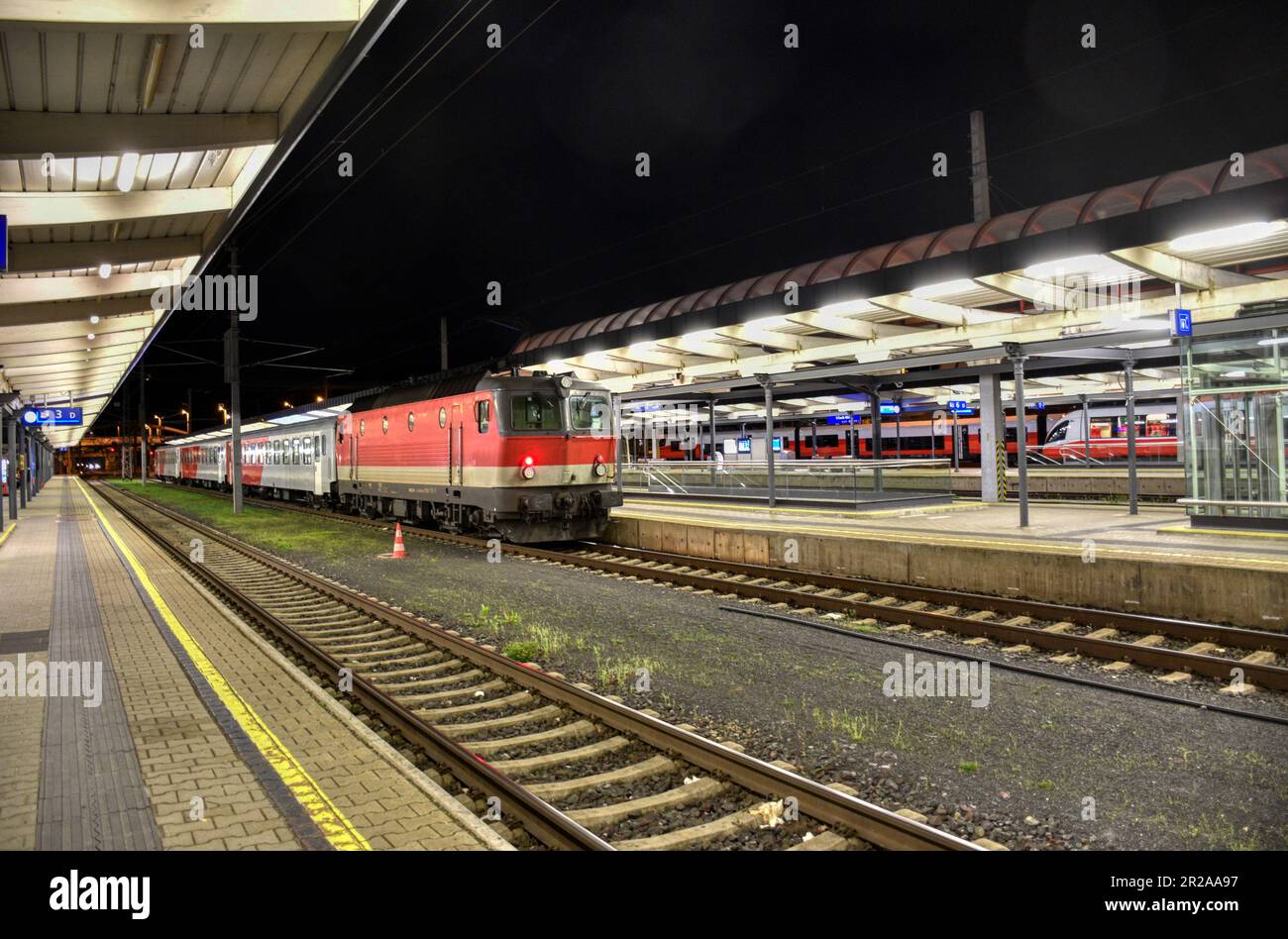 Villach, Bahnhof, Schild, Information, Stationsname, Orientierung ...