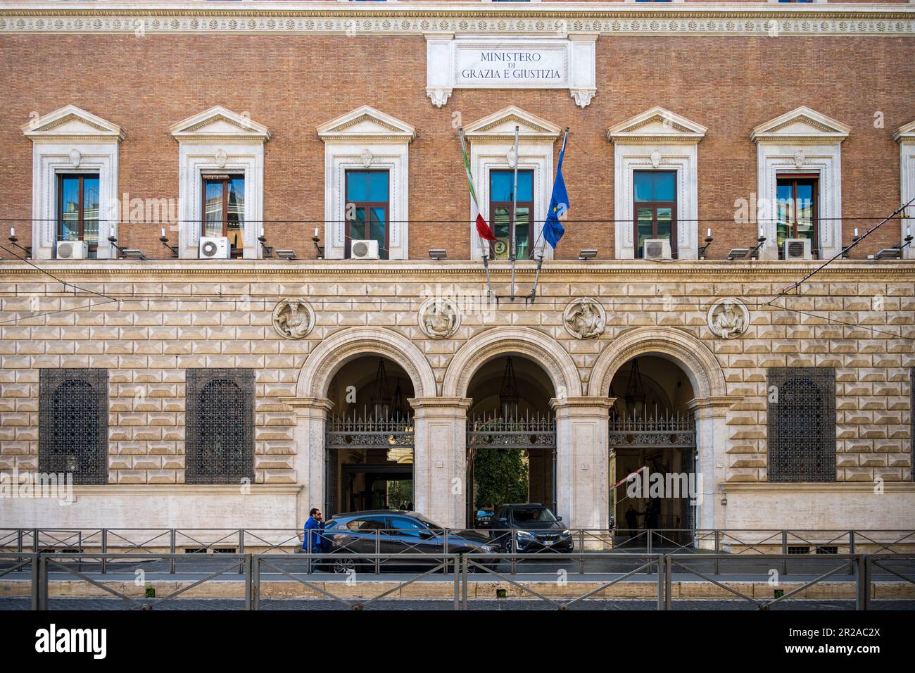 Rom, Italien, März 2023 Fassade des Gebäudes des Justizministerium ...
