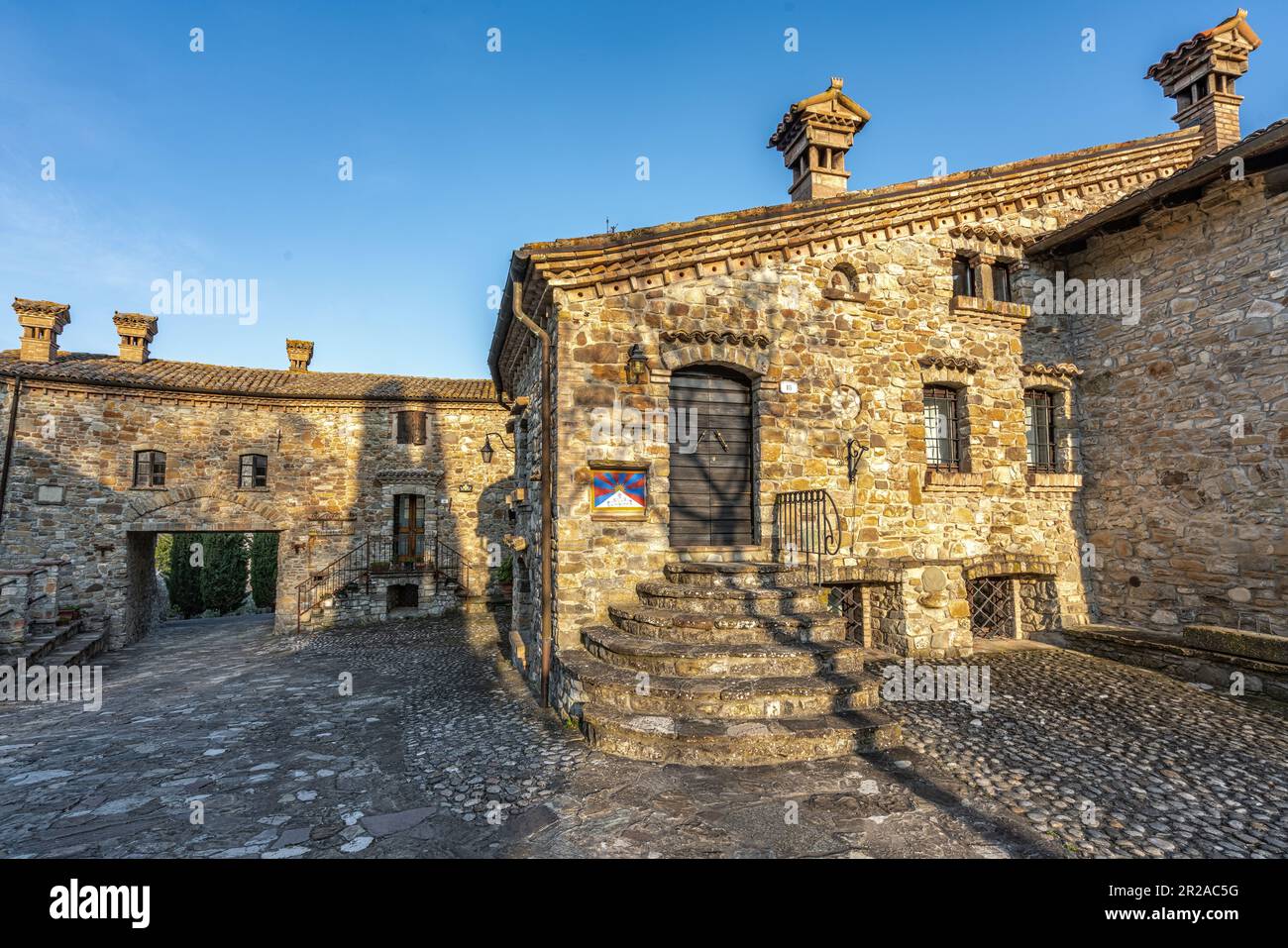 Votigno di Canossa, a medieval village with the Casa del Tibet inside ...
