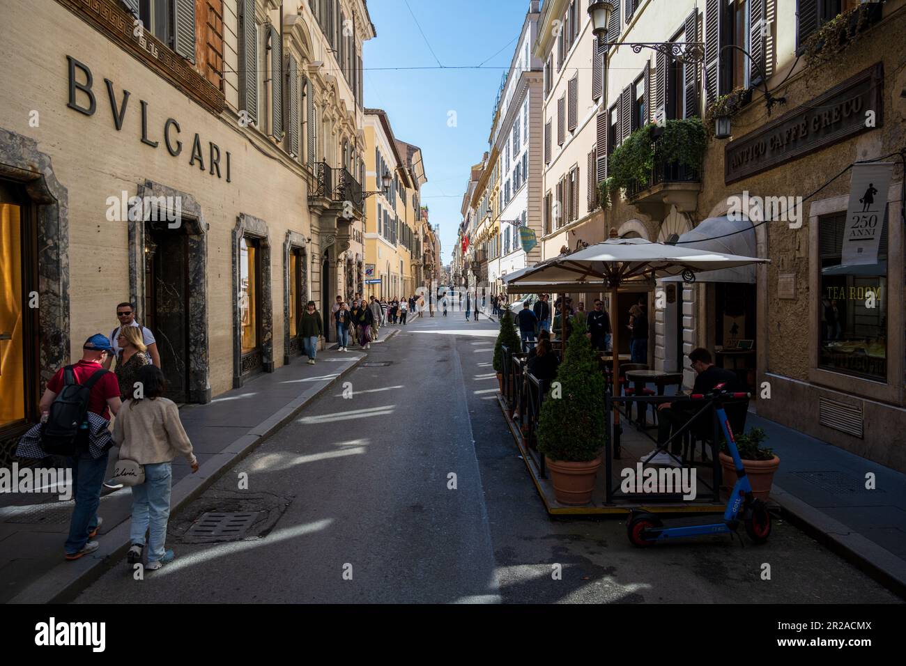 Rom, Italien, März 2023 Via Condoti bekannt duch die exclusiven ...