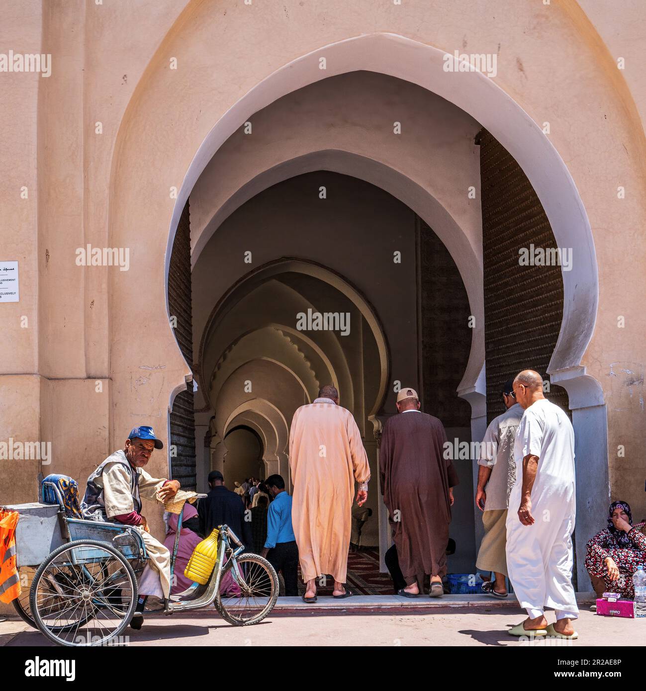 Moroccan men entering a mosque in Marrakech Stock Photo - Alamy