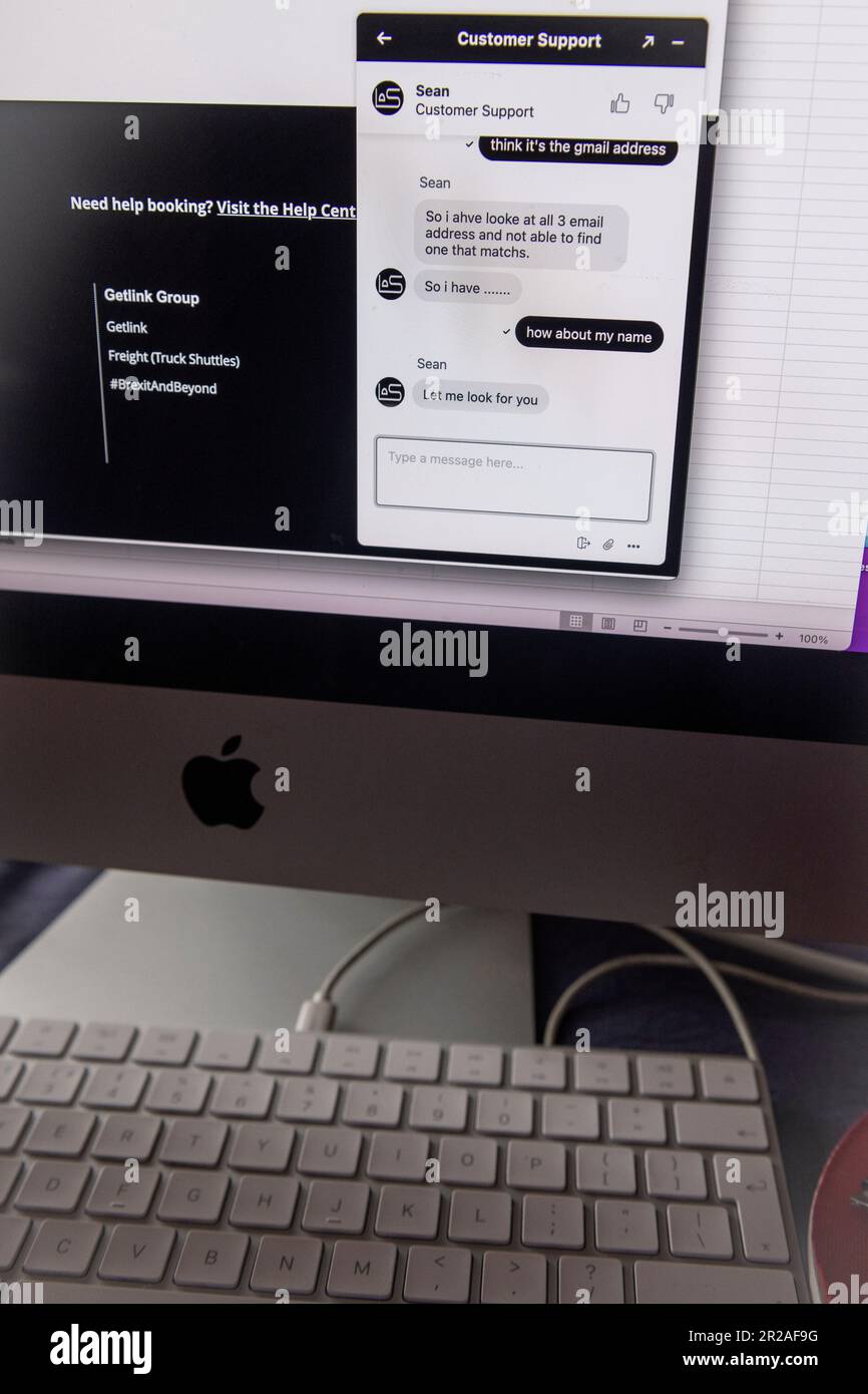 Eurotunnel website with new Le Shuttle logo Stock Photo - Alamy