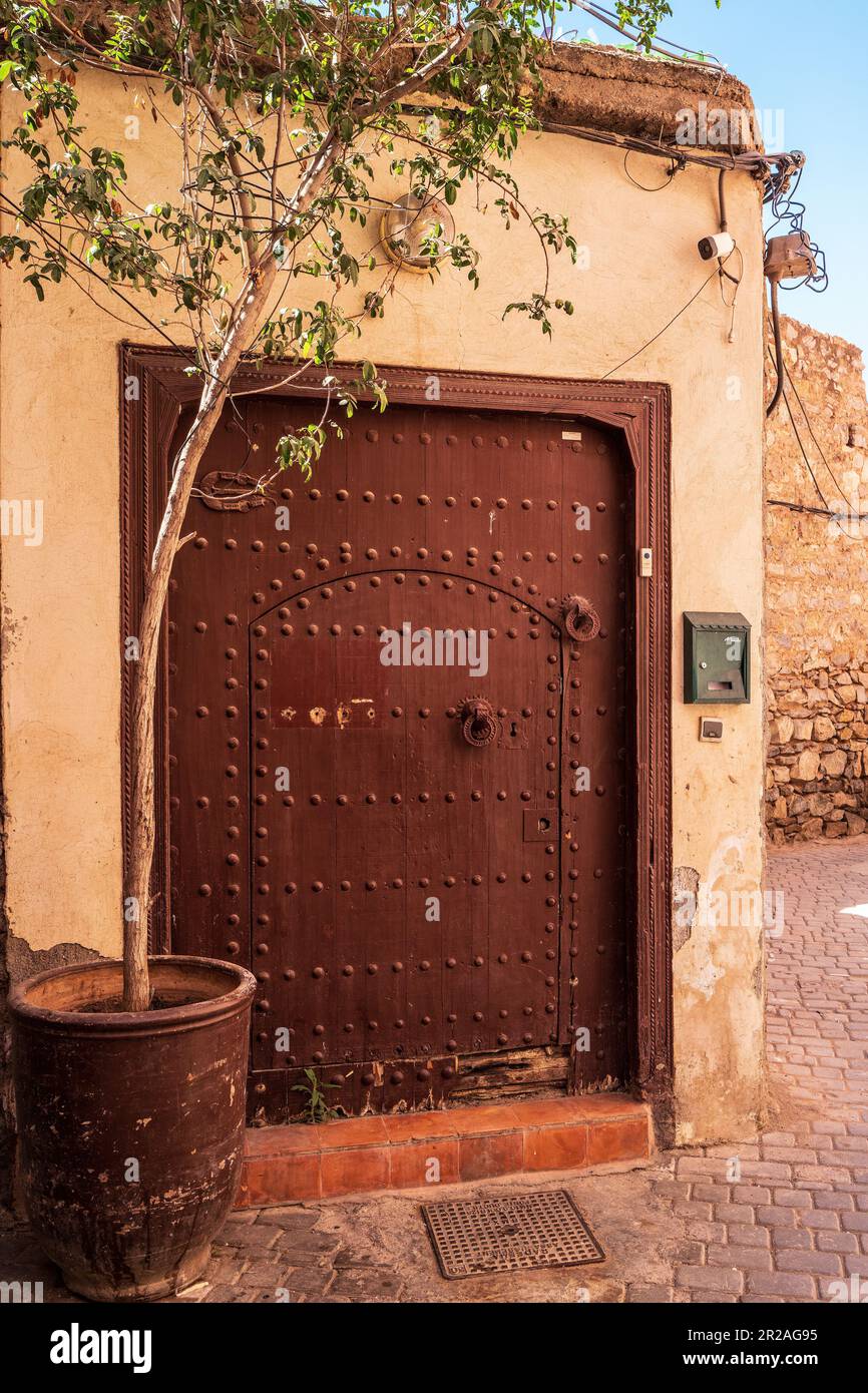 Typical Arabic Wooden Door in Marrakech medina, Muslin, Ancient Stock ...