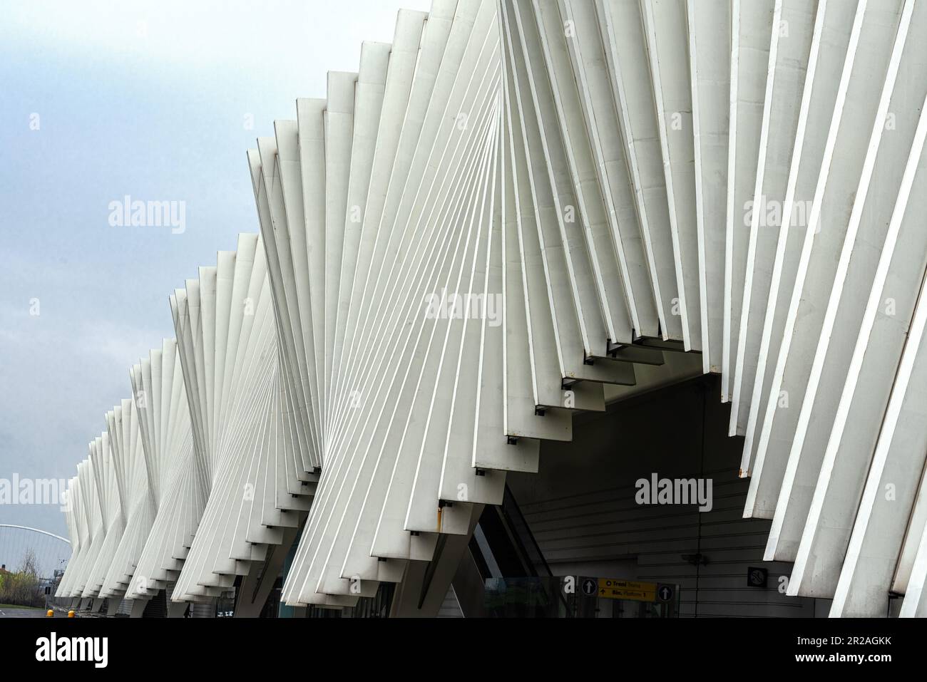 Detail of the wave-like architecture of the Mediopadana station of ...