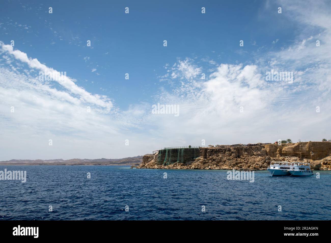 Dive boats anchored at Temple dive site in Sharm el Sheikh, Egypt Stock ...