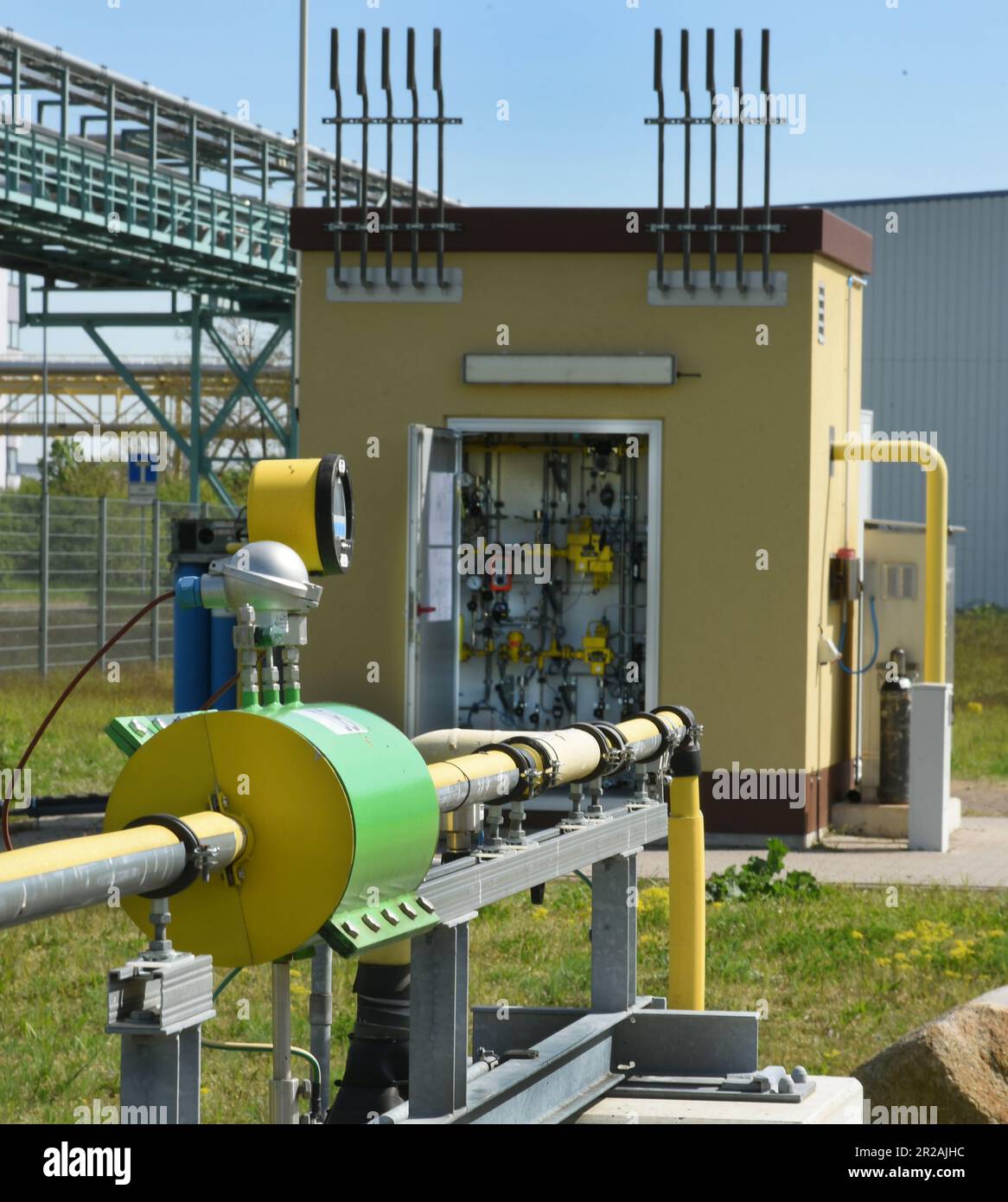 Gas pressure regulator station hi-res stock photography and images - Alamy