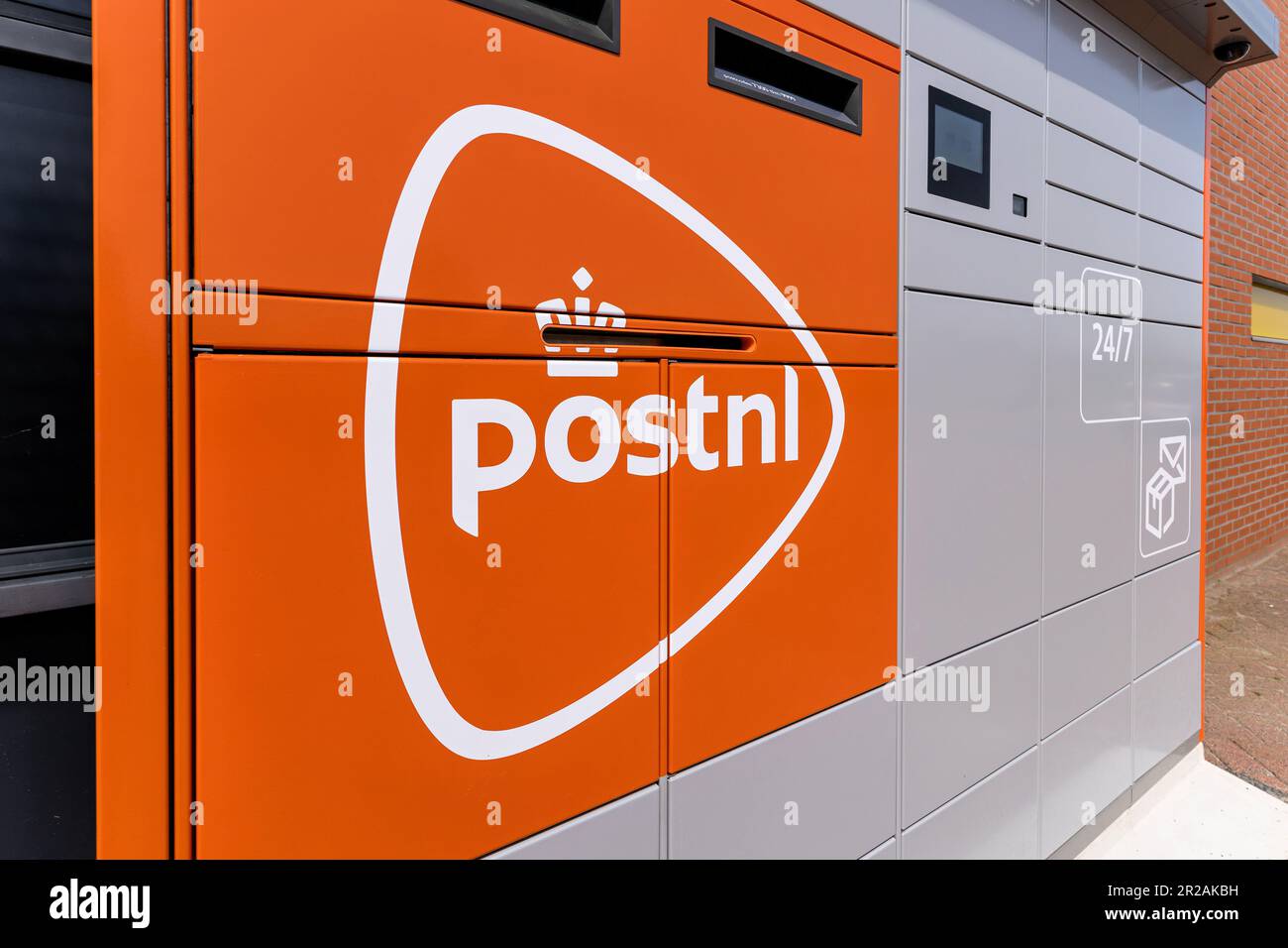 Send parcel self service post hi-res stock photography and images - Alamy