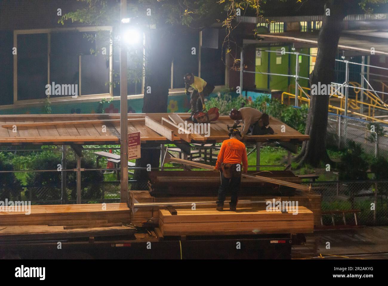 Workers construct scaffolding in the Chelsea neighborhood in New York ...