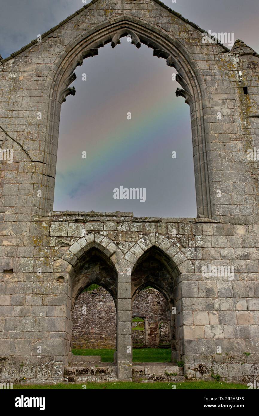 Gothic style abbey ruins hi-res stock photography and images - Alamy