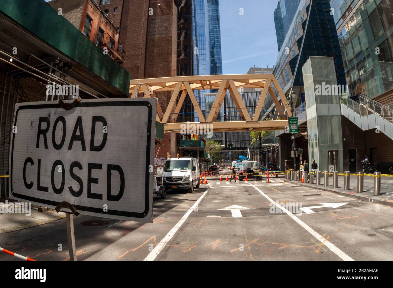 High line moynihan connector hi-res stock photography and images - Alamy