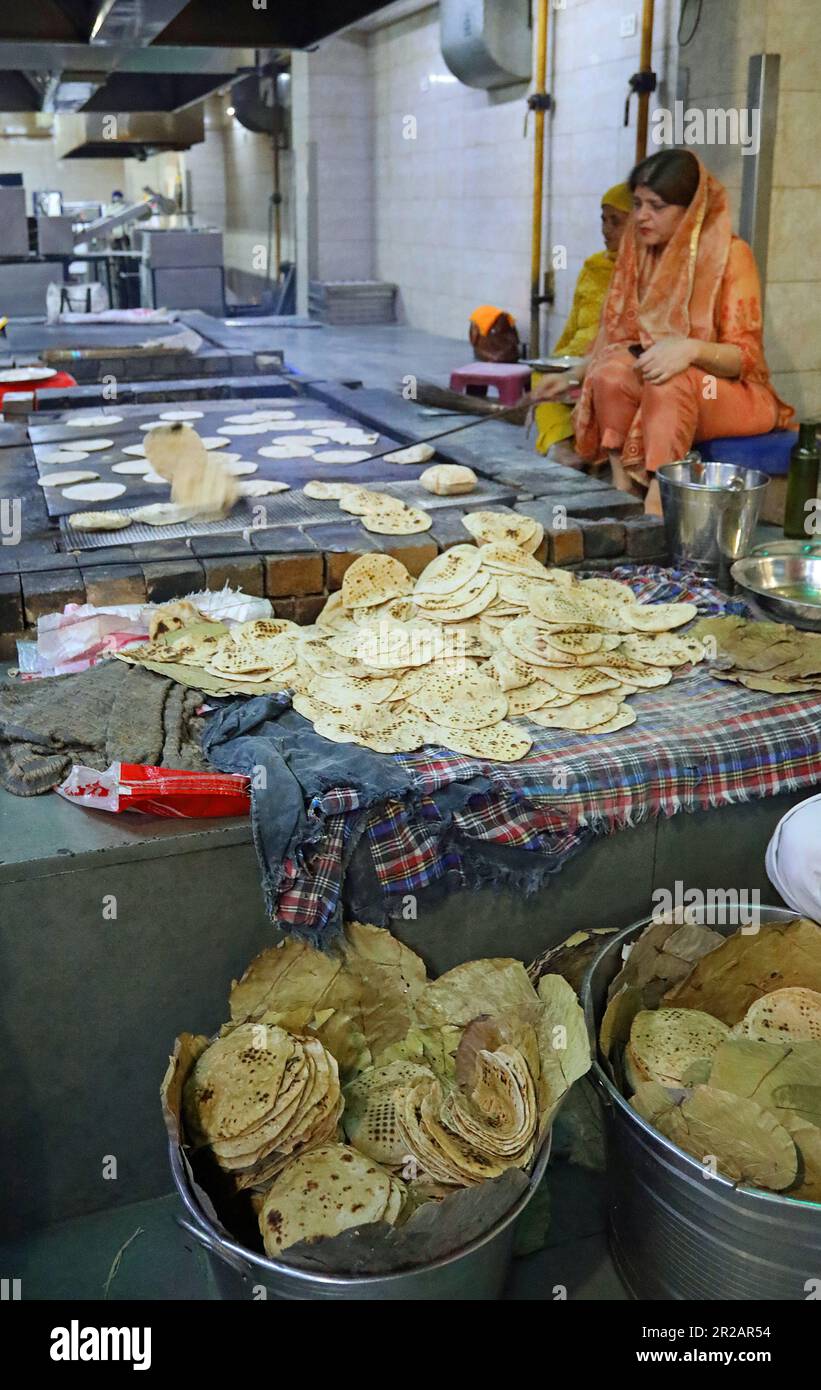 Hindu community kitchen hi-res stock photography and images - Alamy