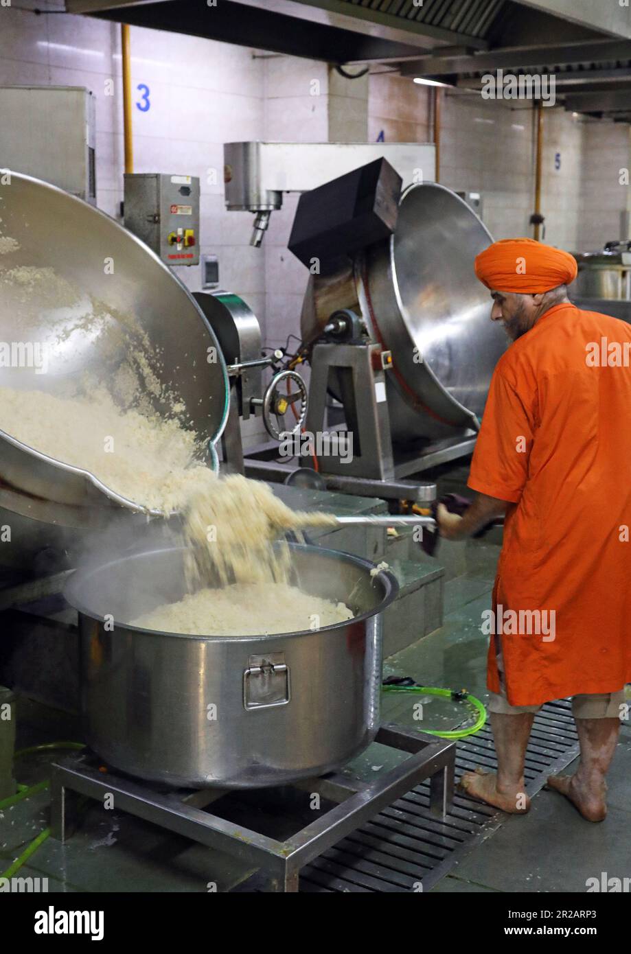 Gurdwara Kitchen, New Delhi, India Stock Photo - Alamy