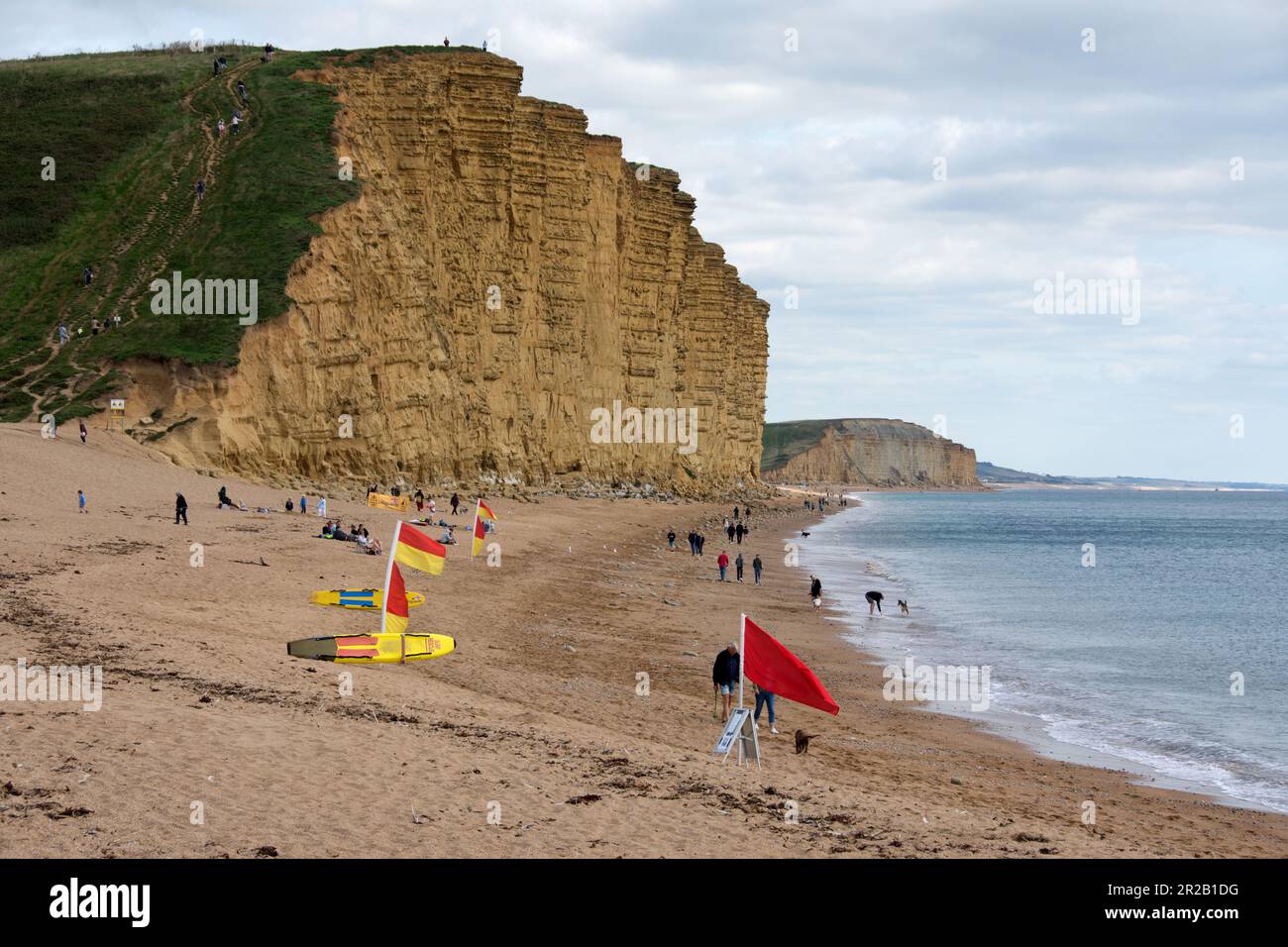 Curved beach and rocks hi-res stock photography and images - Alamy