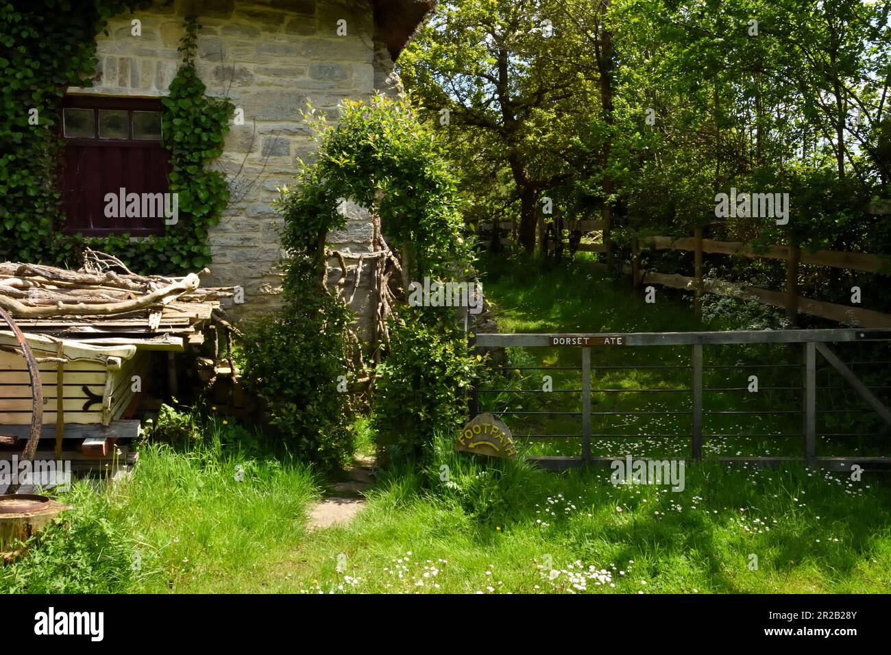 Farm gate entrance and green archway Stock Photo - Alamy
