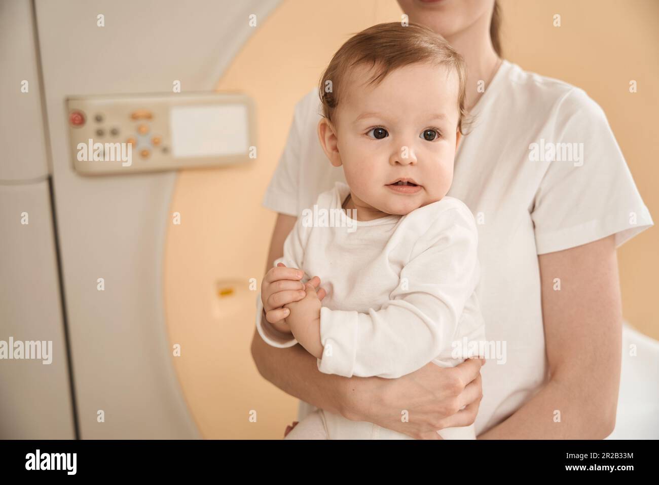 Child mri scanner hi-res stock photography and images - Alamy