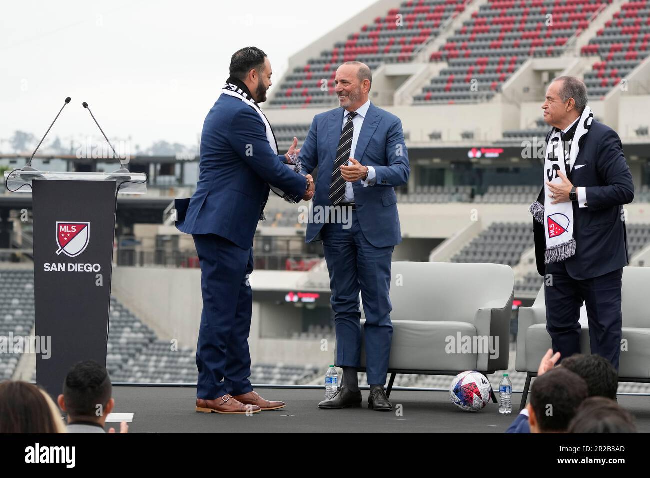 Sycuan Tribe Chairman Cody Martinez, left, shakes hands with Major ...