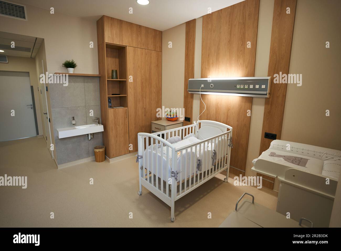 Empty baby cot in hospital hi-res stock photography and images - Alamy