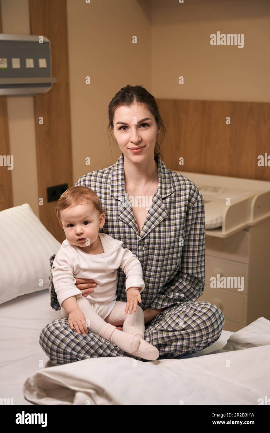 Hospitalized toddler hi-res stock photography and images - Alamy