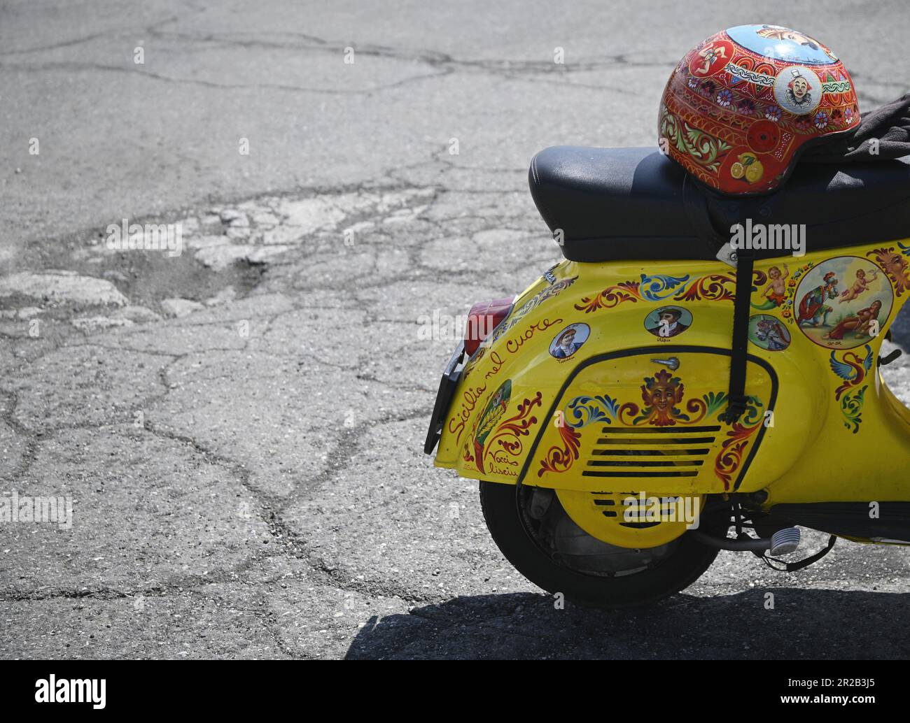 Custom painted scooter hi-res stock photography and images - Alamy