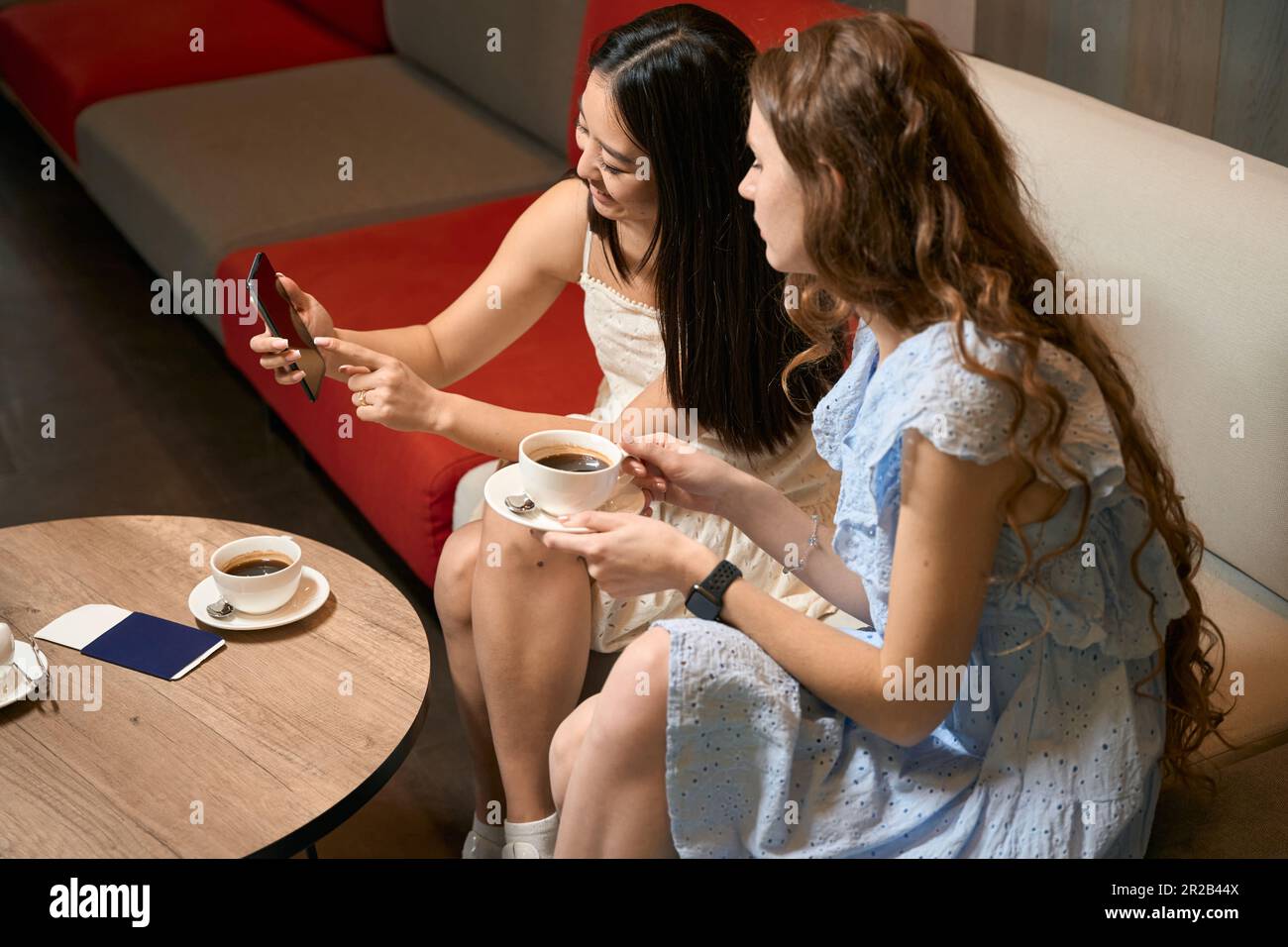 Best friends chatting hi-res stock photography and images - Alamy