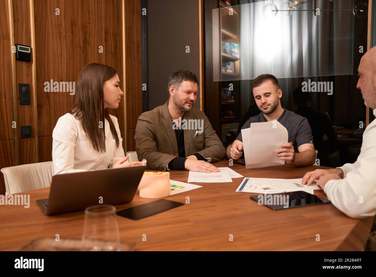Presenting documentation hi-res stock photography and images - Alamy