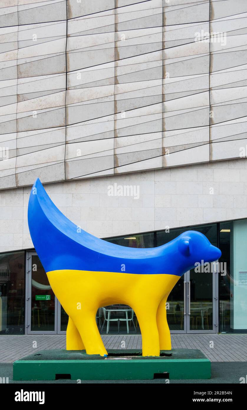 Ukraine flag colors on Superlambanana outside the Museum of Liverpool ...