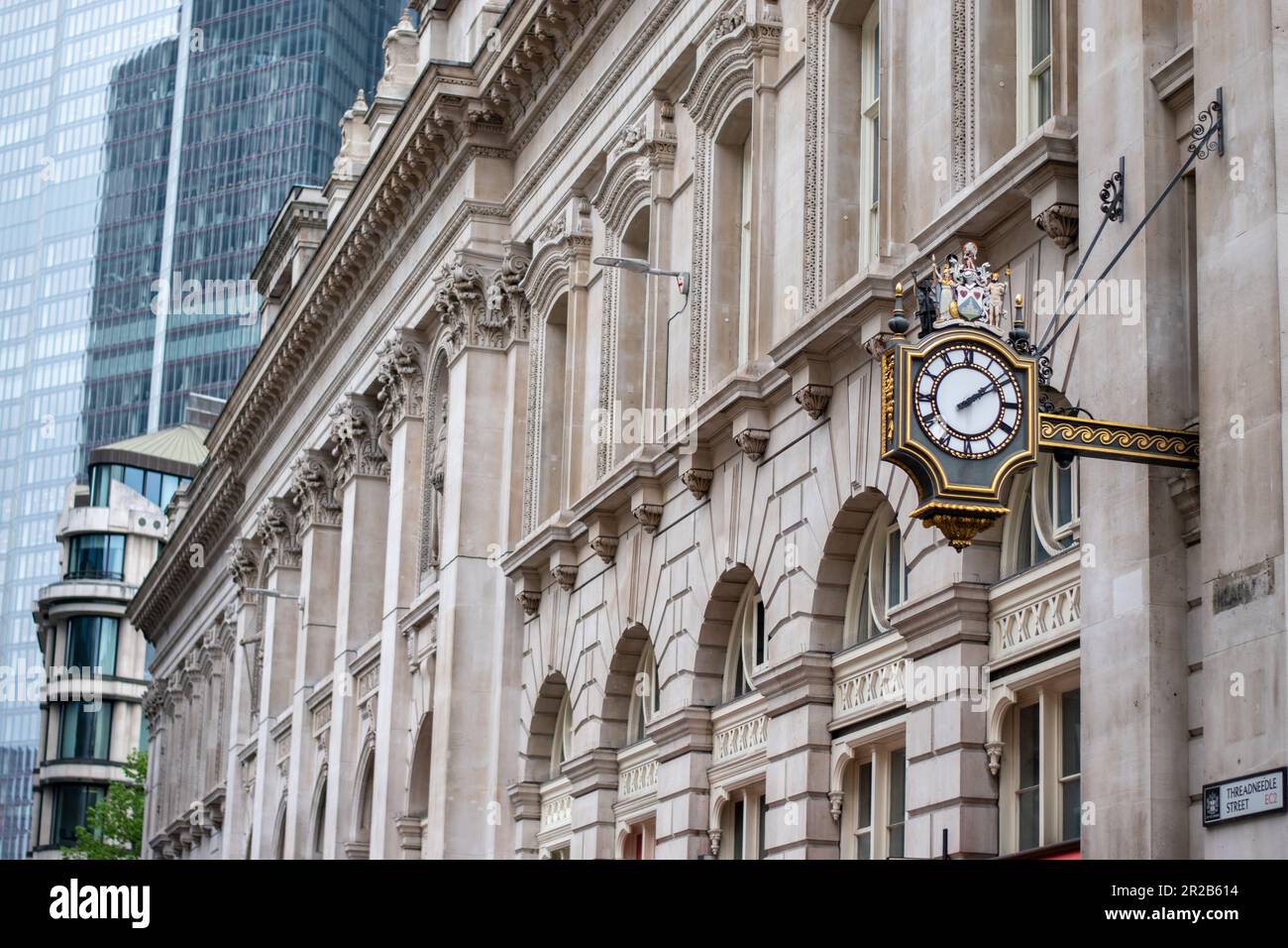 Royal exchange clock london hi-res stock photography and images - Alamy