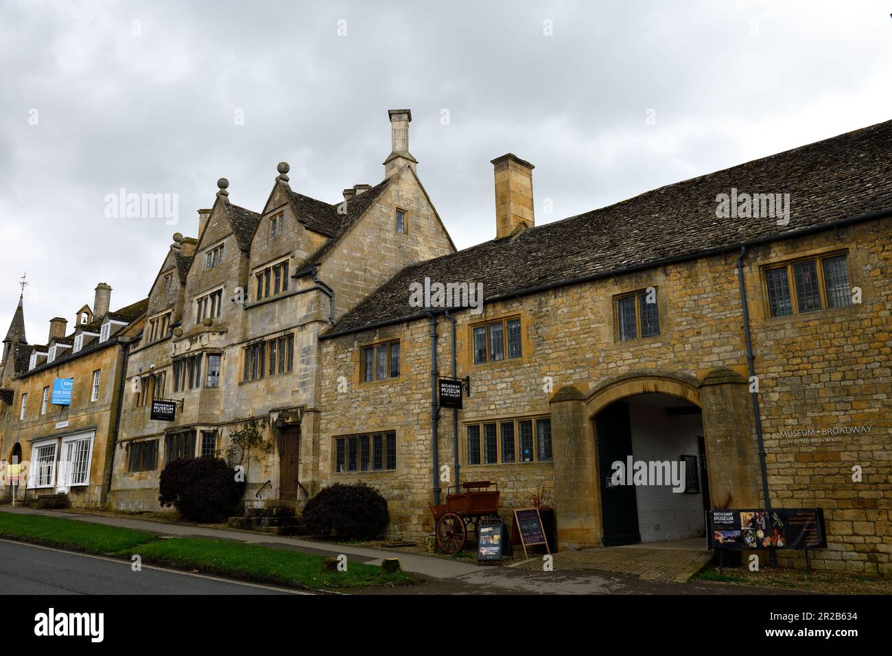 Cotswolds hi res hi-res stock photography and images - Alamy