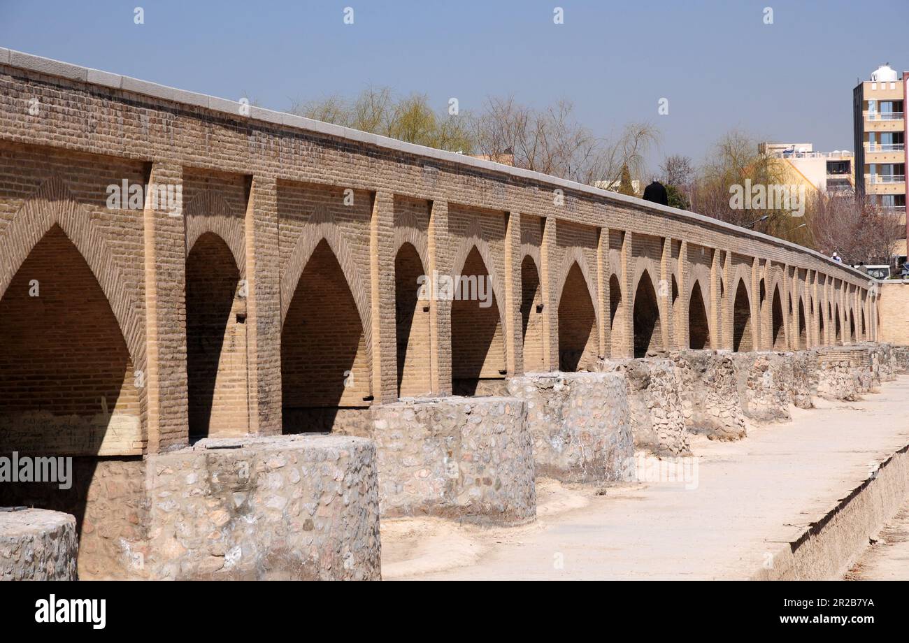 Bridge in isfahan iran hi-res stock photography and images - Alamy
