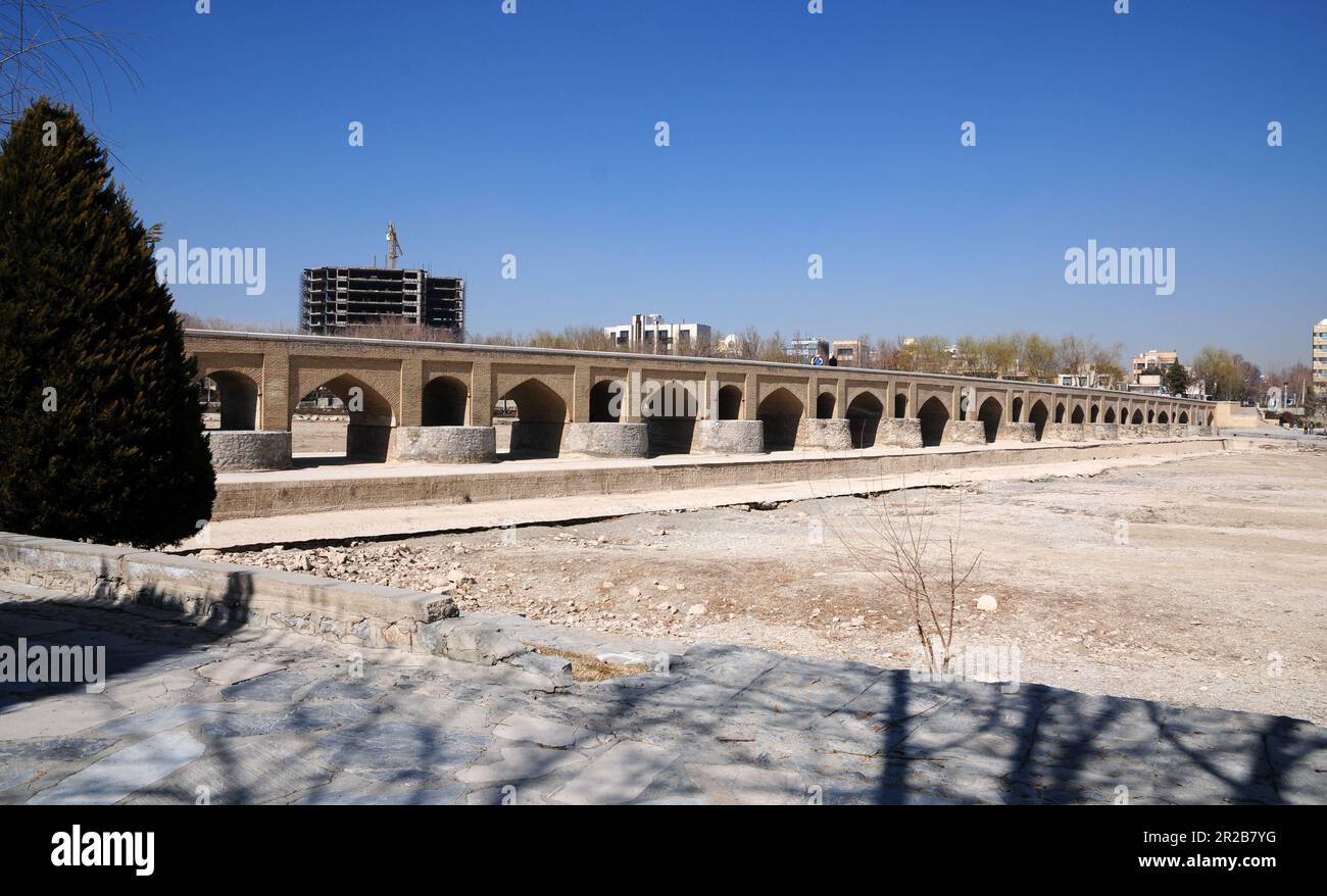 Bridge in isfahan hi-res stock photography and images - Alamy