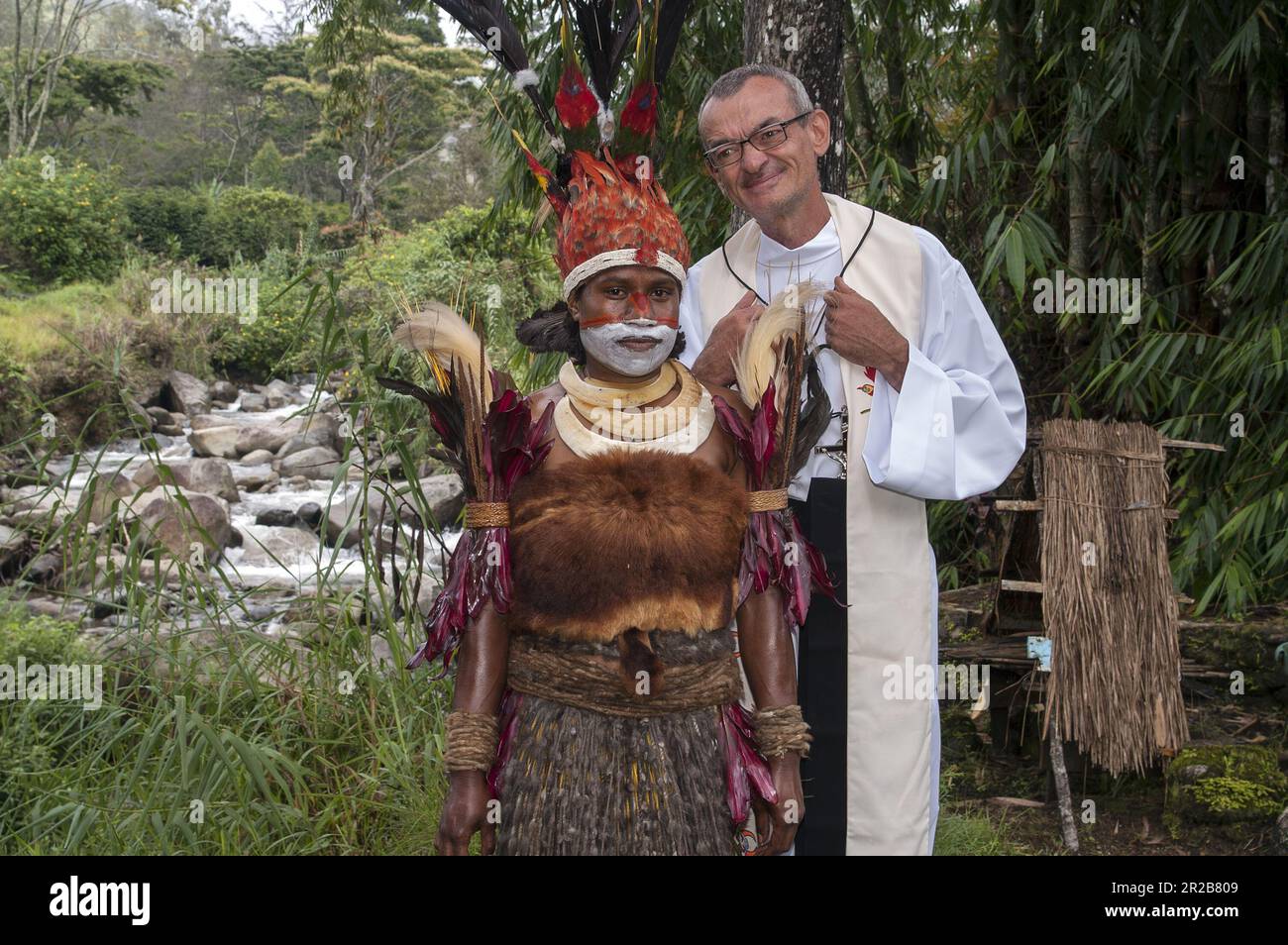 Vestimenta tradicional de papua hi-res stock photography and images - Alamy
