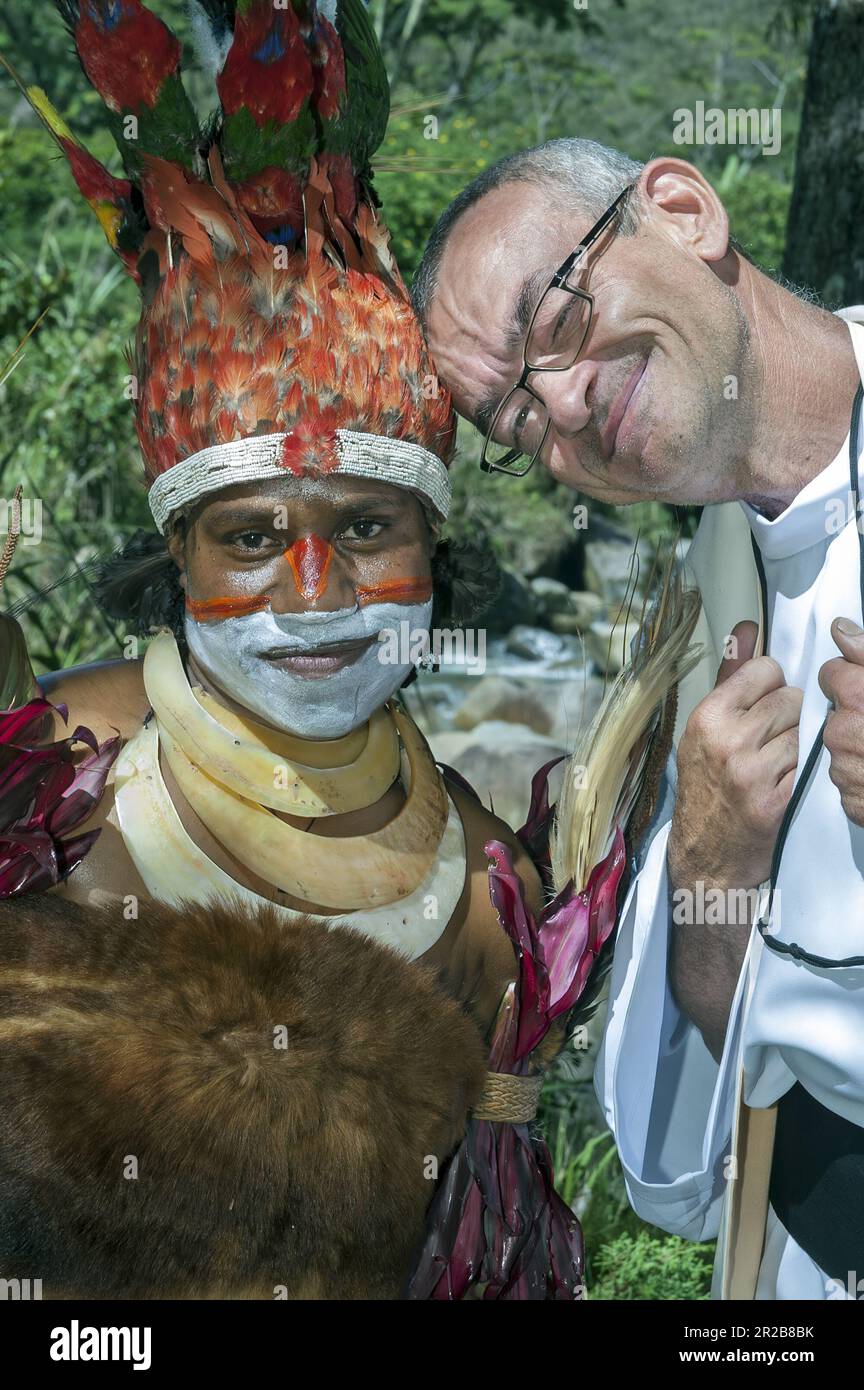 Vestimenta tradicional de papua hi-res stock photography and images - Alamy