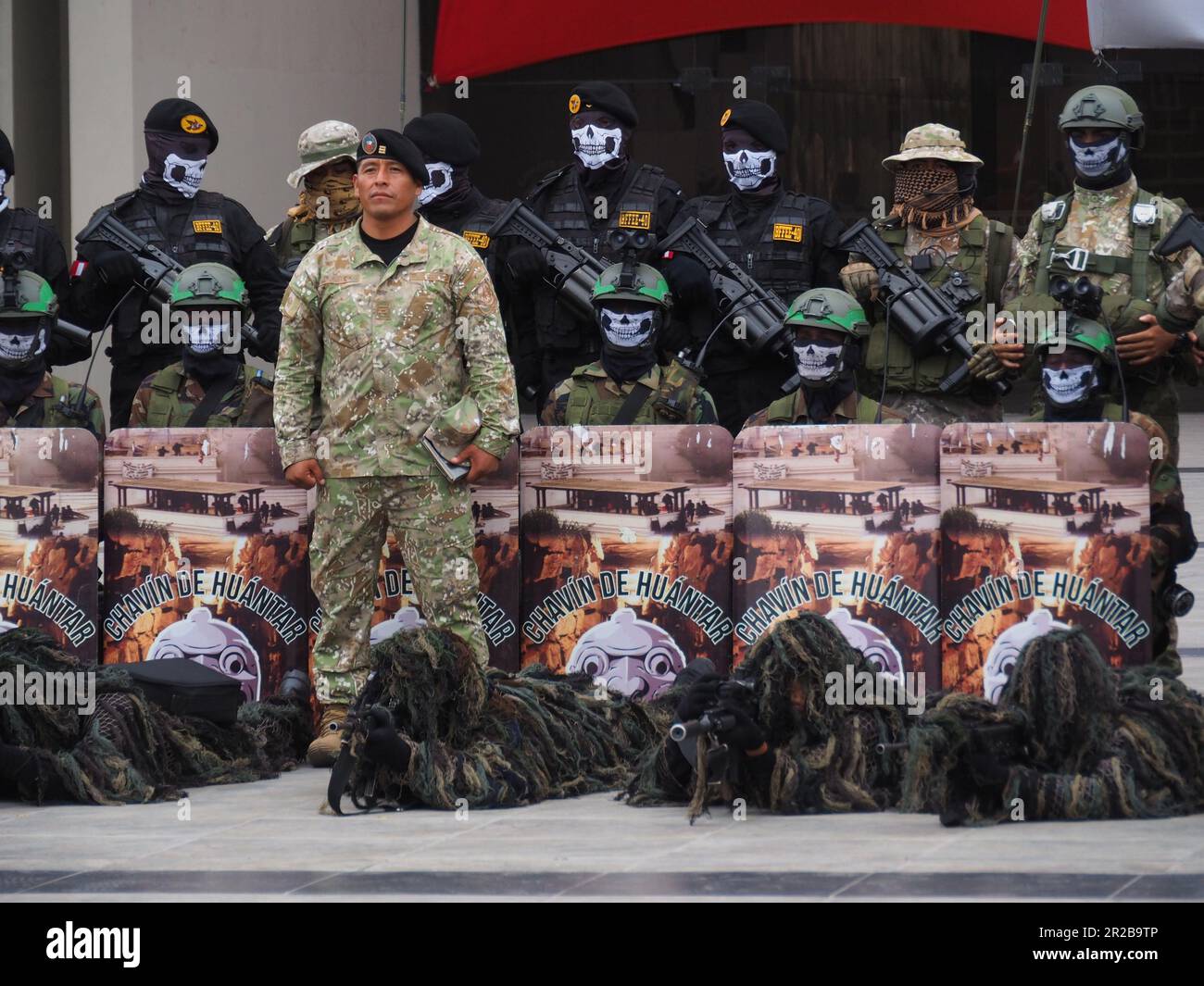 Members of the "Chavin de Huantar" special forces command present at ...