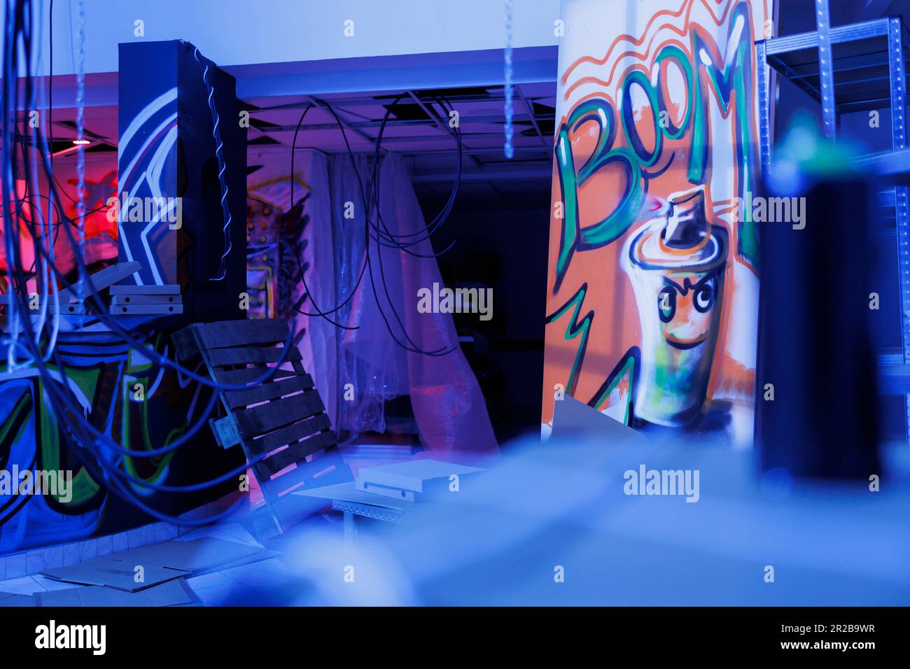 Broken fluorescent hi-res stock photography and images - Alamy