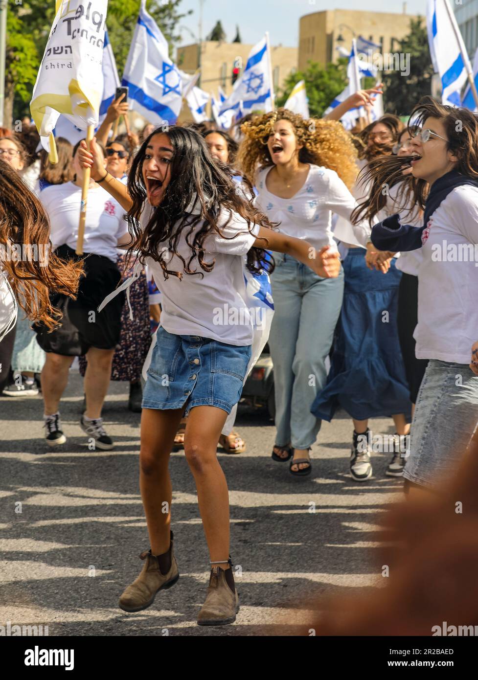 Youngsters dance hi-res stock photography and images - Alamy