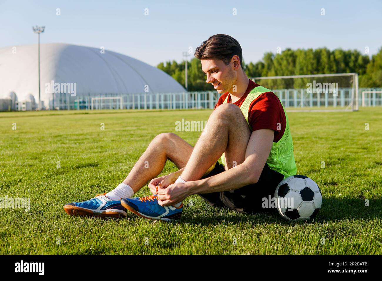 Soccer player tying shoe hi-res stock photography and images - Alamy
