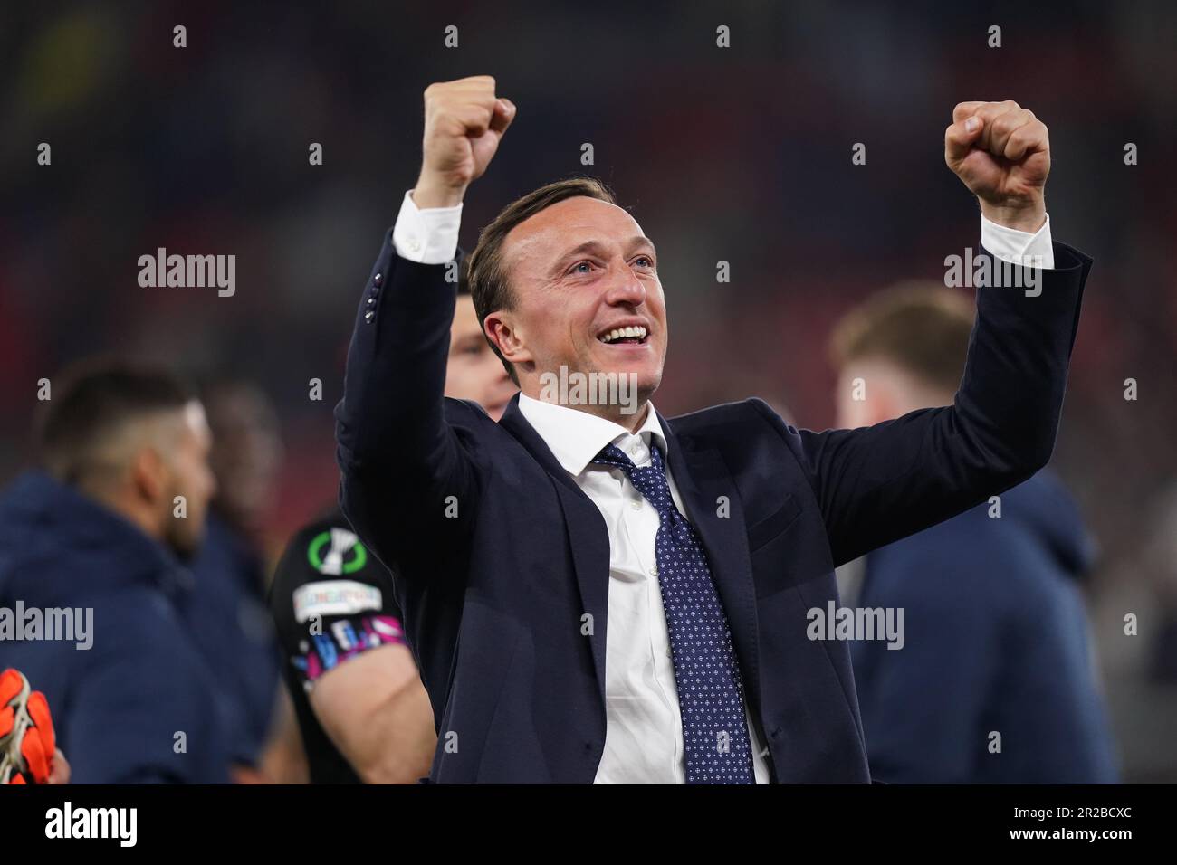 Mark Noble celebrates victory after the UEFA Europa Conference League ...