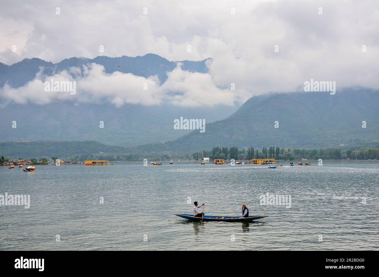 Srinagar, India. 18th May, 2023. A boatman ferries a passenger across the world famous Dal lake ...