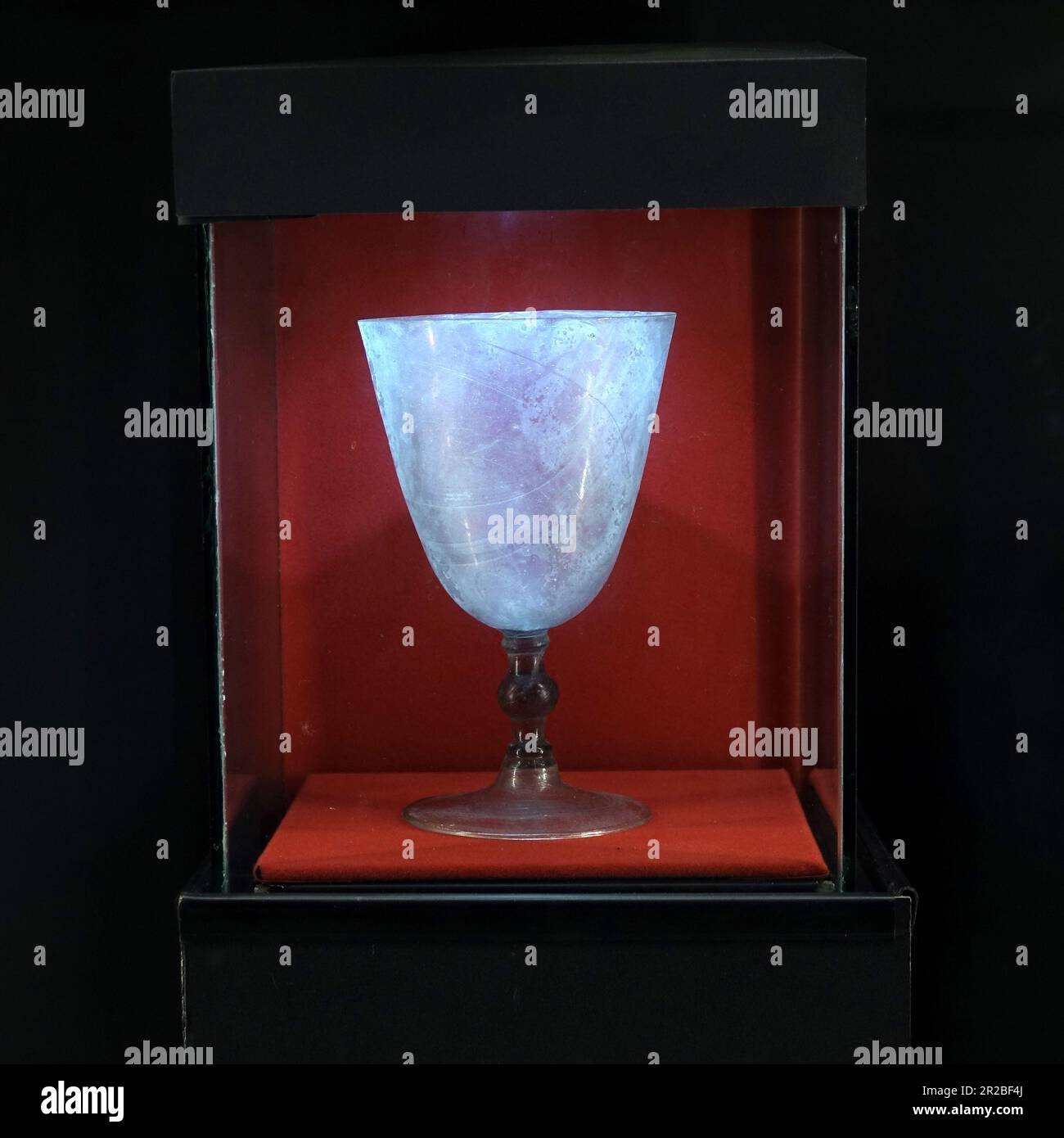 The holy grail cup hi-res stock photography and images - Alamy