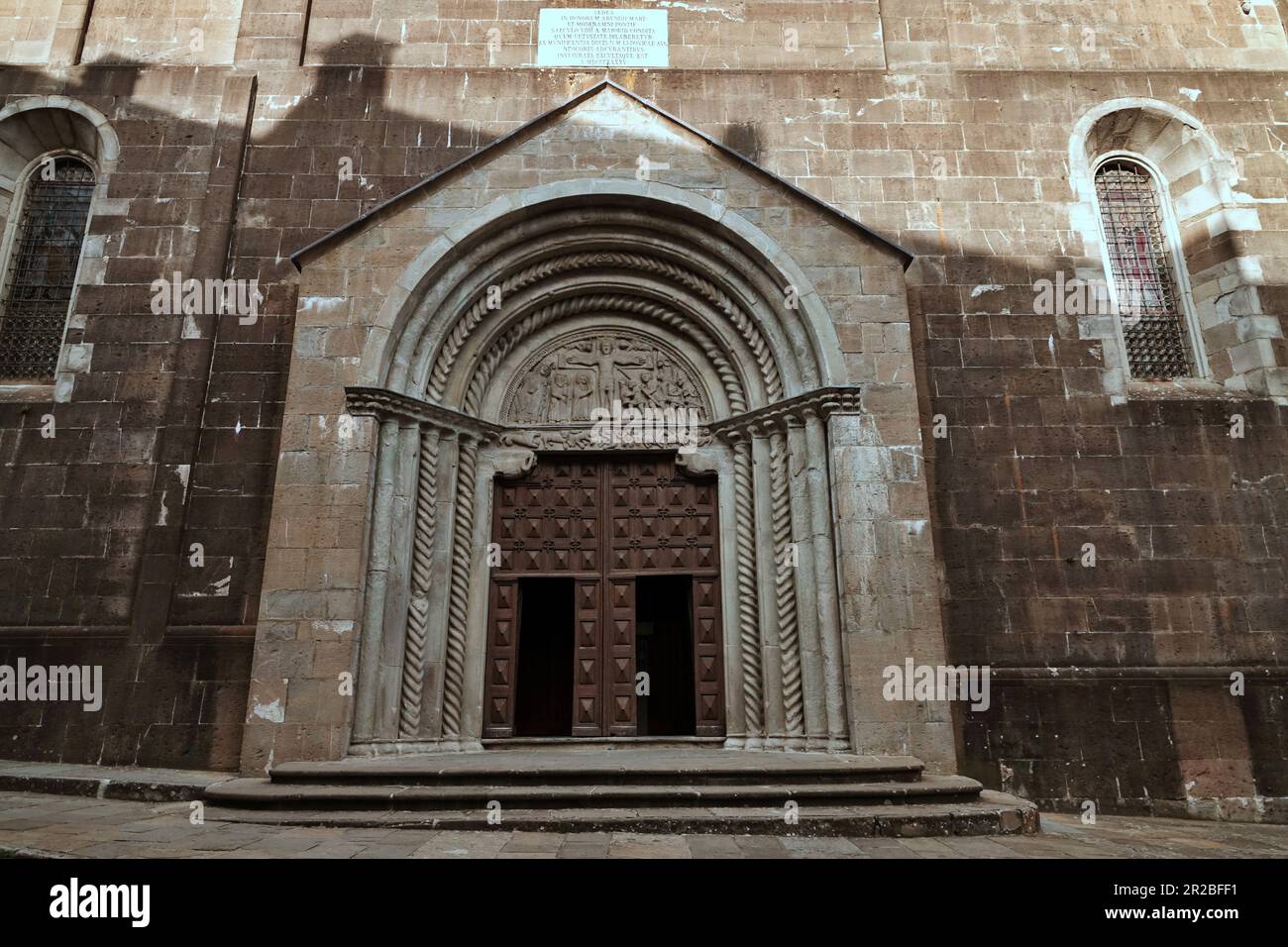 Duomo de san moderanno hi-res stock photography and images - Alamy