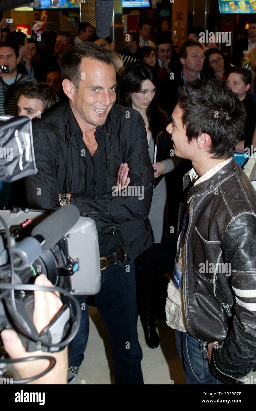 Person being interviewed stage hi-res stock photography and images - Alamy