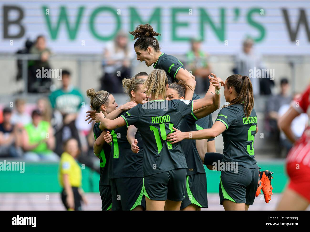 jubilation WOB after the goal to 1:0, above Dominique JANSSEN (WOB ...