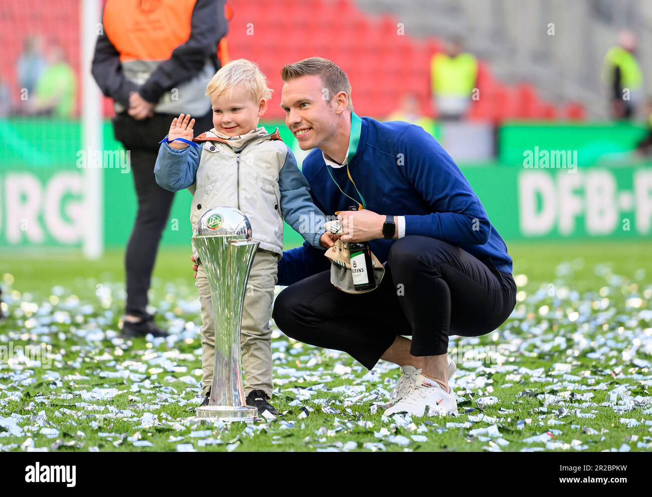 Koeln/Germany. May 18th, 2023 coach Tommy STROOT (WOB) and Kind with ...