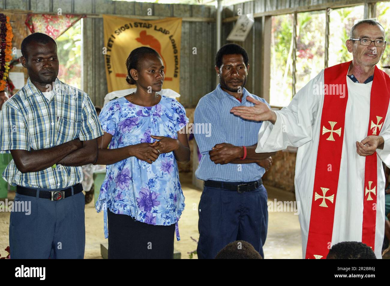 Junge lehrer aus papua hi-res stock photography and images - Alamy