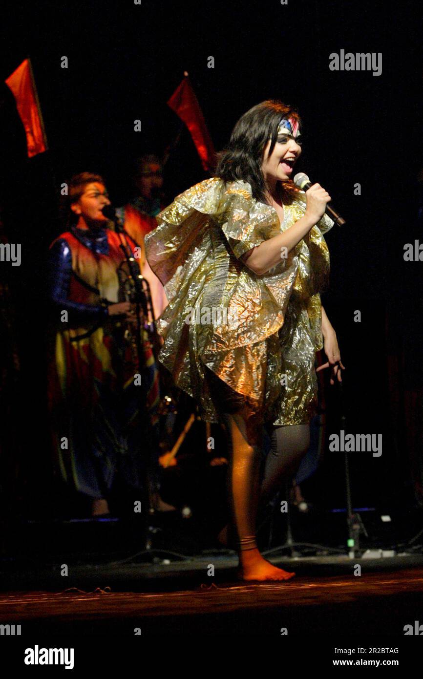 Outdoor stage at the sydney opera house hi-res stock photography and ...