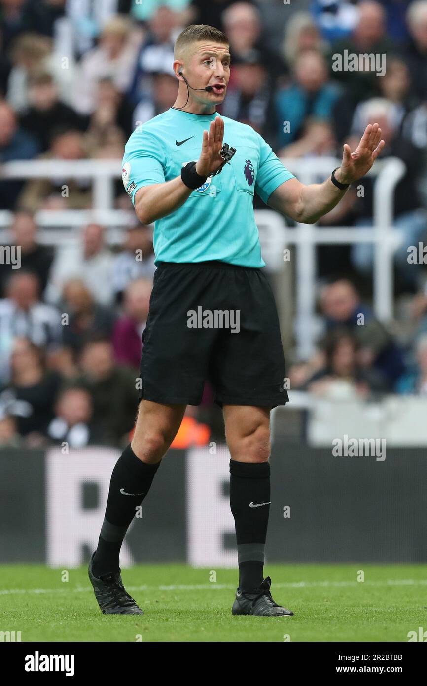 Robert jones referee hi-res stock photography and images - Alamy